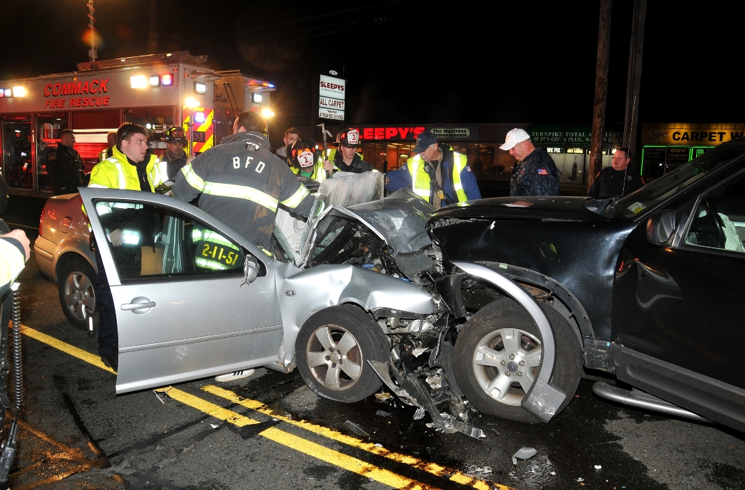 Commack Head-on Crash Injures Two on Jericho Turnpike | The Huntingtonian