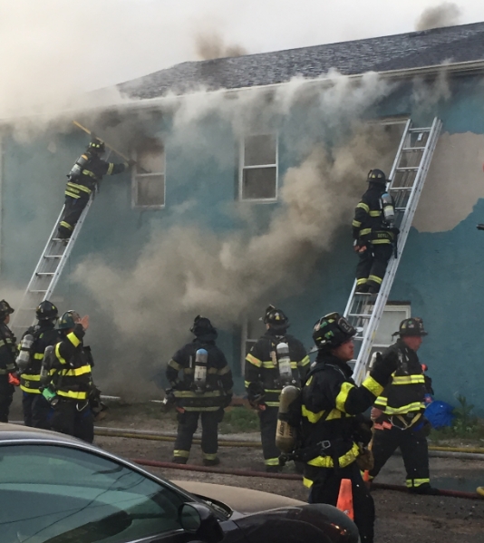 Huntington FD Battles Building Fire | The Huntingtonian