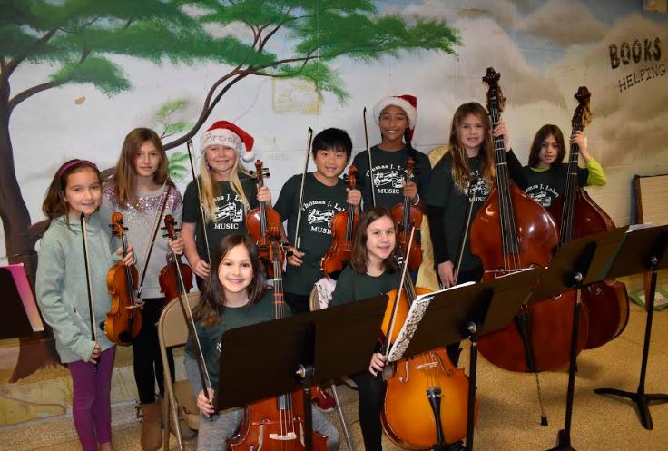 TJL Shouts Holiday Spirit With Traditional Sing-along | The Huntingtonian